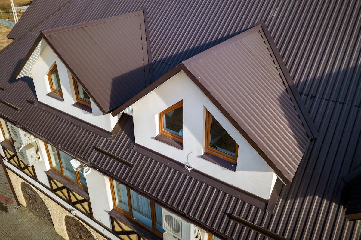 8 Metal Roof Colors To Consider For Your Home